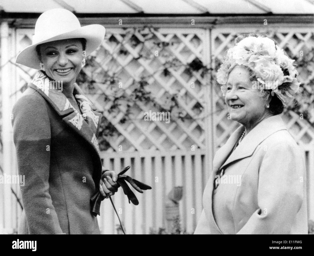 The Queen Mother Elizabeth Bowes-Lyon with Farah Pahlavi Stock Photo ...
