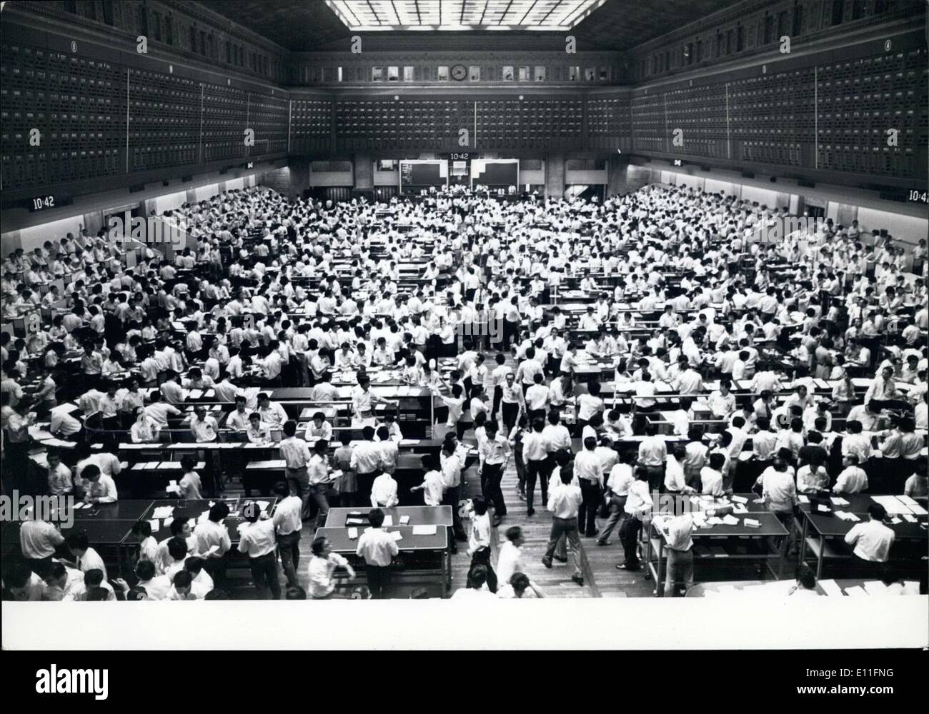 1977 the main hall of the exchange hi-res stock photography and images ...