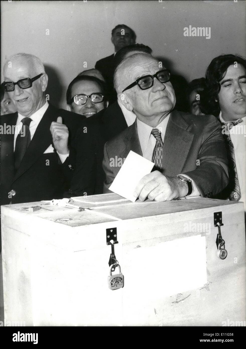 George mavros hi-res stock photography and images - Alamy