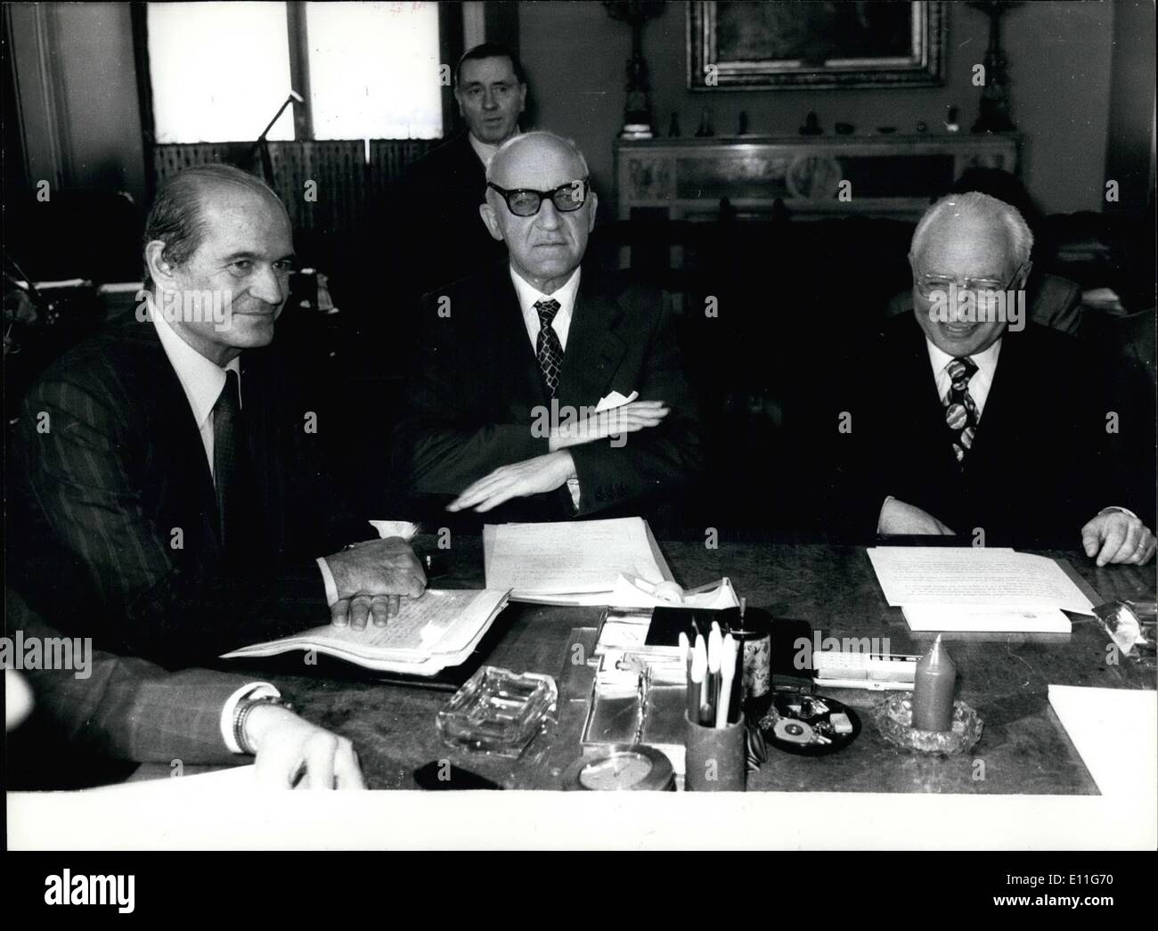 Nov. 11, 1977 - ITALIAN BANKERS MEET AS THE BOLLAN DIPS NIGHT LITE. The ...