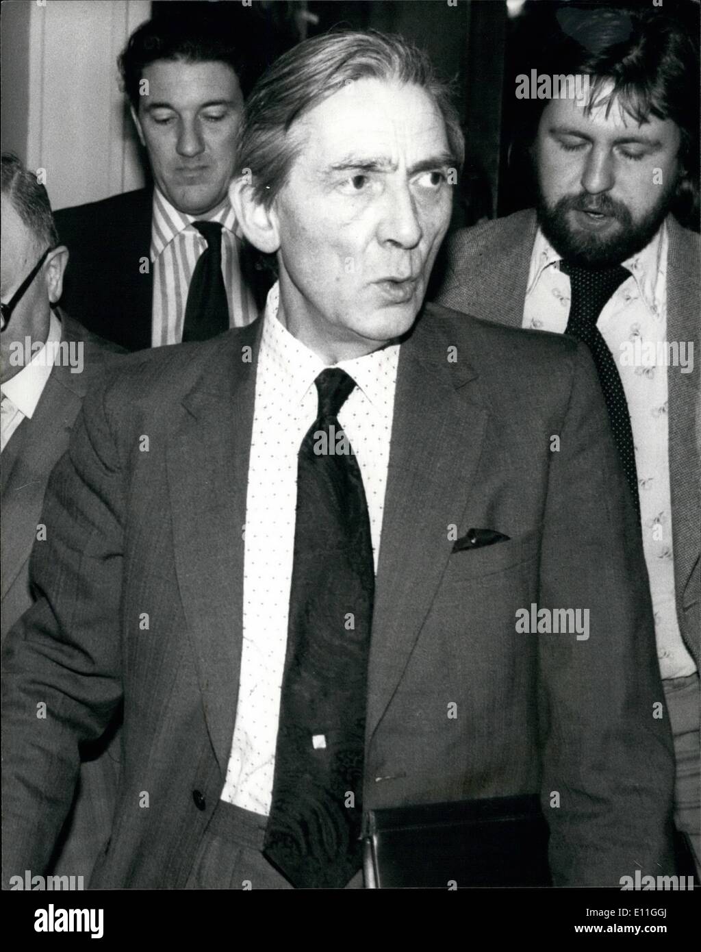 Rail drivers talks at waldorf hotel hi-res stock photography and images ...