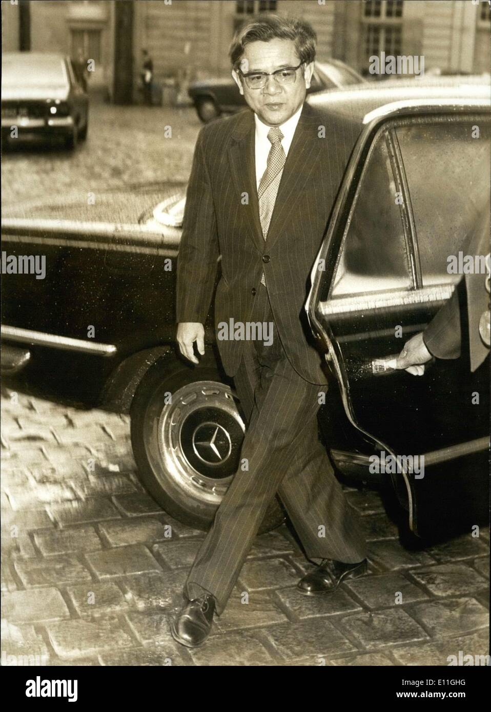 Nov. 16, 1977 - Vo Van Sung, Ambassador of the Socialist Republic of ...