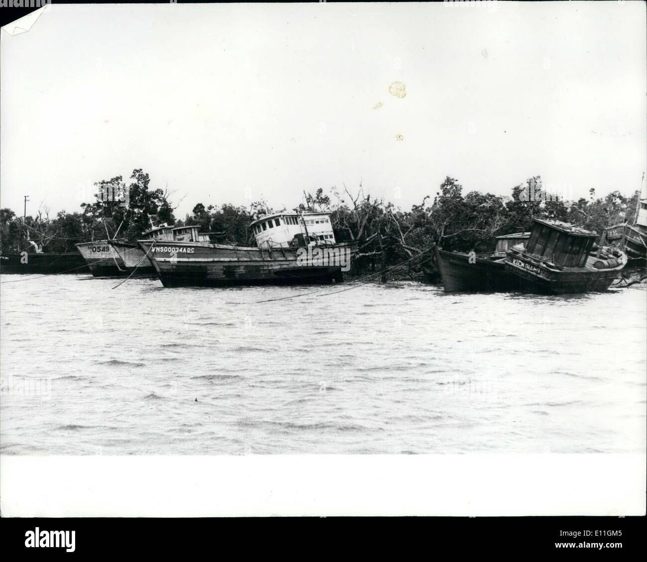 Vietnamese refugees boat hi-res stock photography and images - Alamy