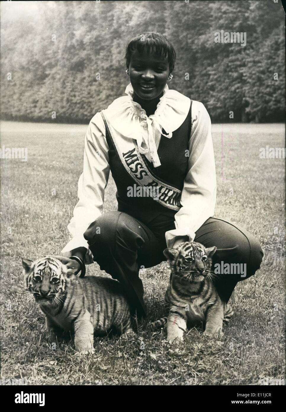 May 05, 1978 - Model Wears Paco Rabanne Dress Stock Photo - Alamy