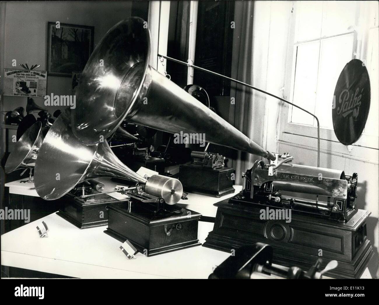 Phonographs hi-res stock photography and images - Alamy