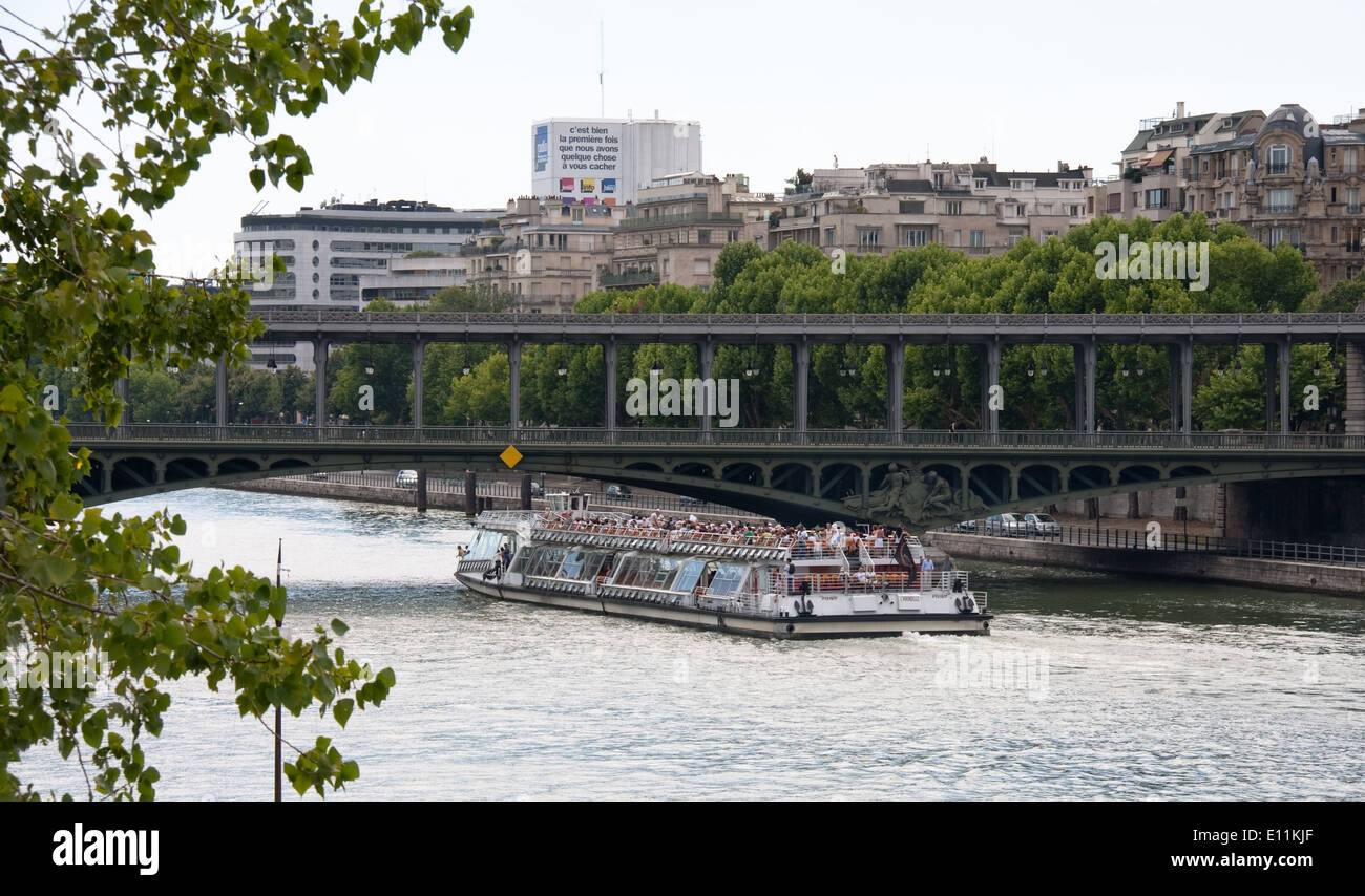 Ships and rivers hi-res stock photography and images - Alamy