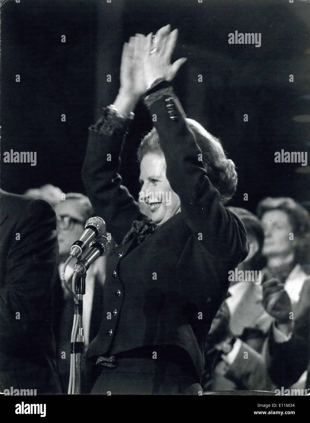 Standing ovation for mrs thatcher hi-res stock photography and images ...
