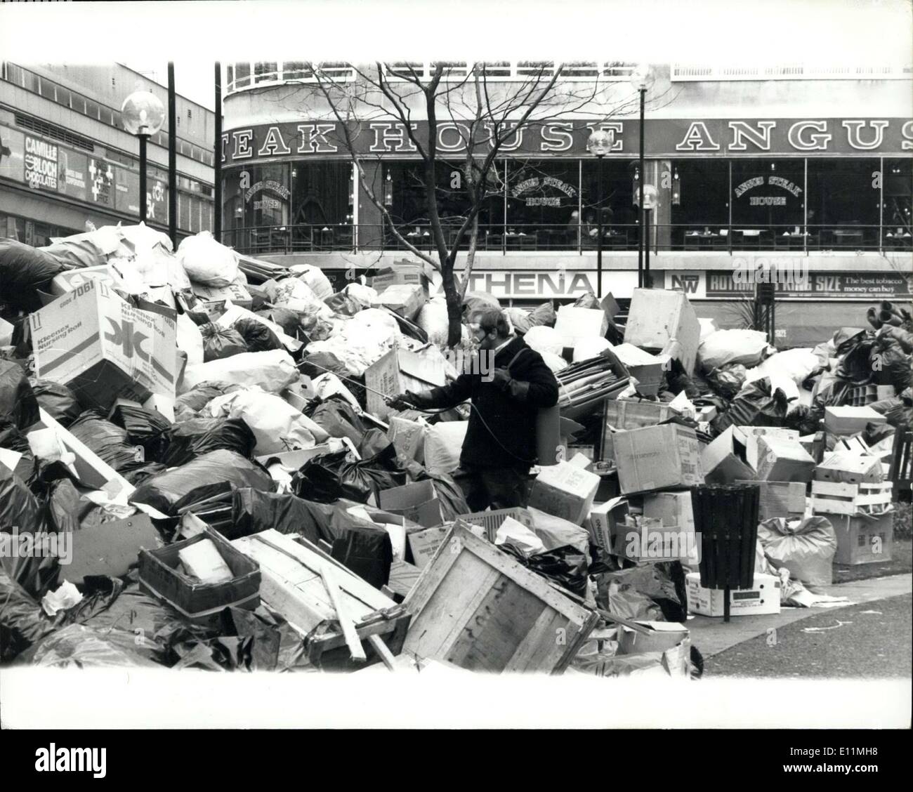 Leicester square rubbish pile hi-res stock photography and images - Alamy