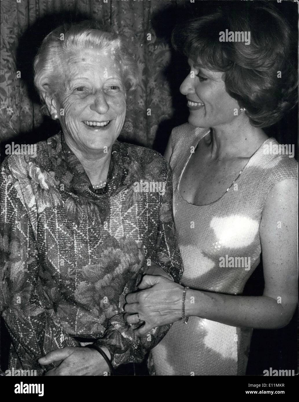 Mrs simpson hi-res stock photography and images - Alamy