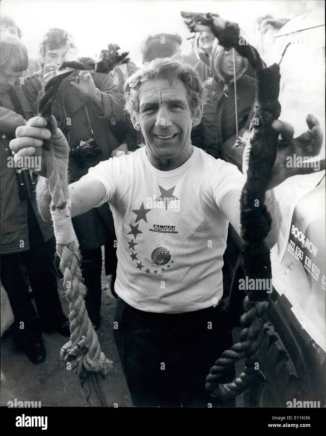 Dec. 12, 1978 - Escapologist Alan Alan's Death-Defying Stunt Over The ...