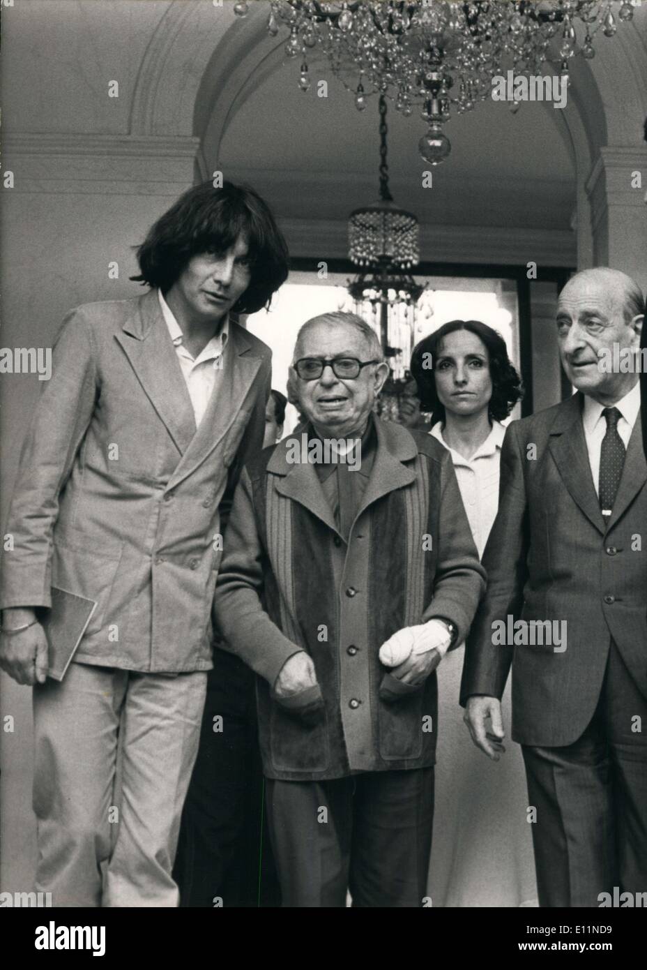 Aron paul hi-res stock photography and images - Alamy