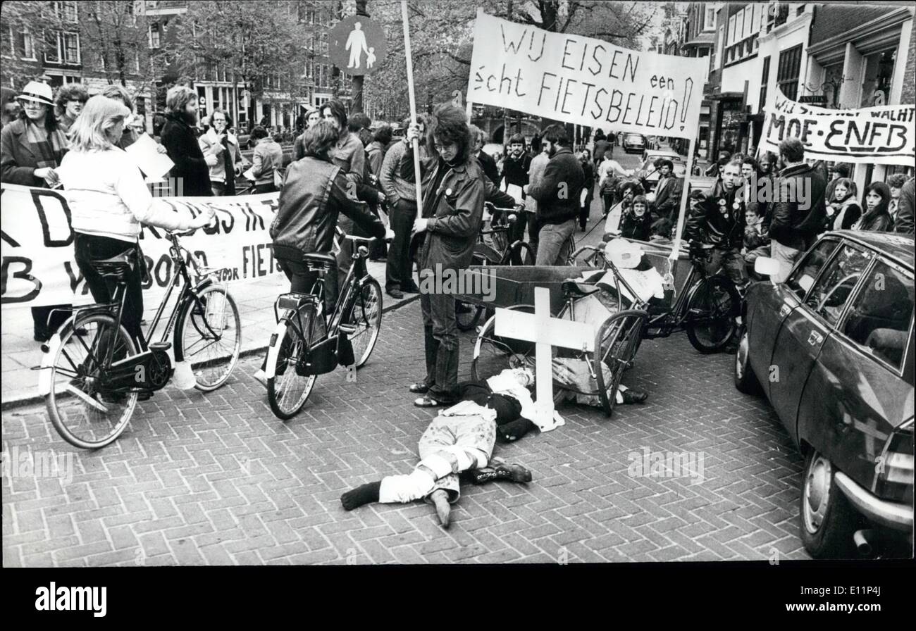 Cyclists blockade streets amsterdam hi-res stock photography and images ...