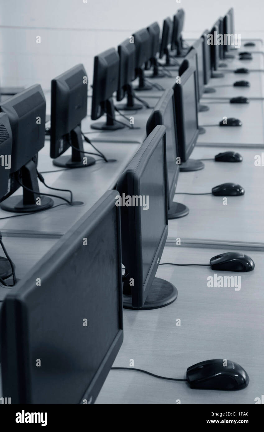 Computer room hi-res stock photography and images - Alamy