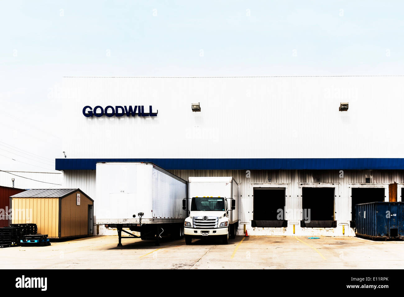 Loading dock building usa hi-res stock photography and images - Alamy