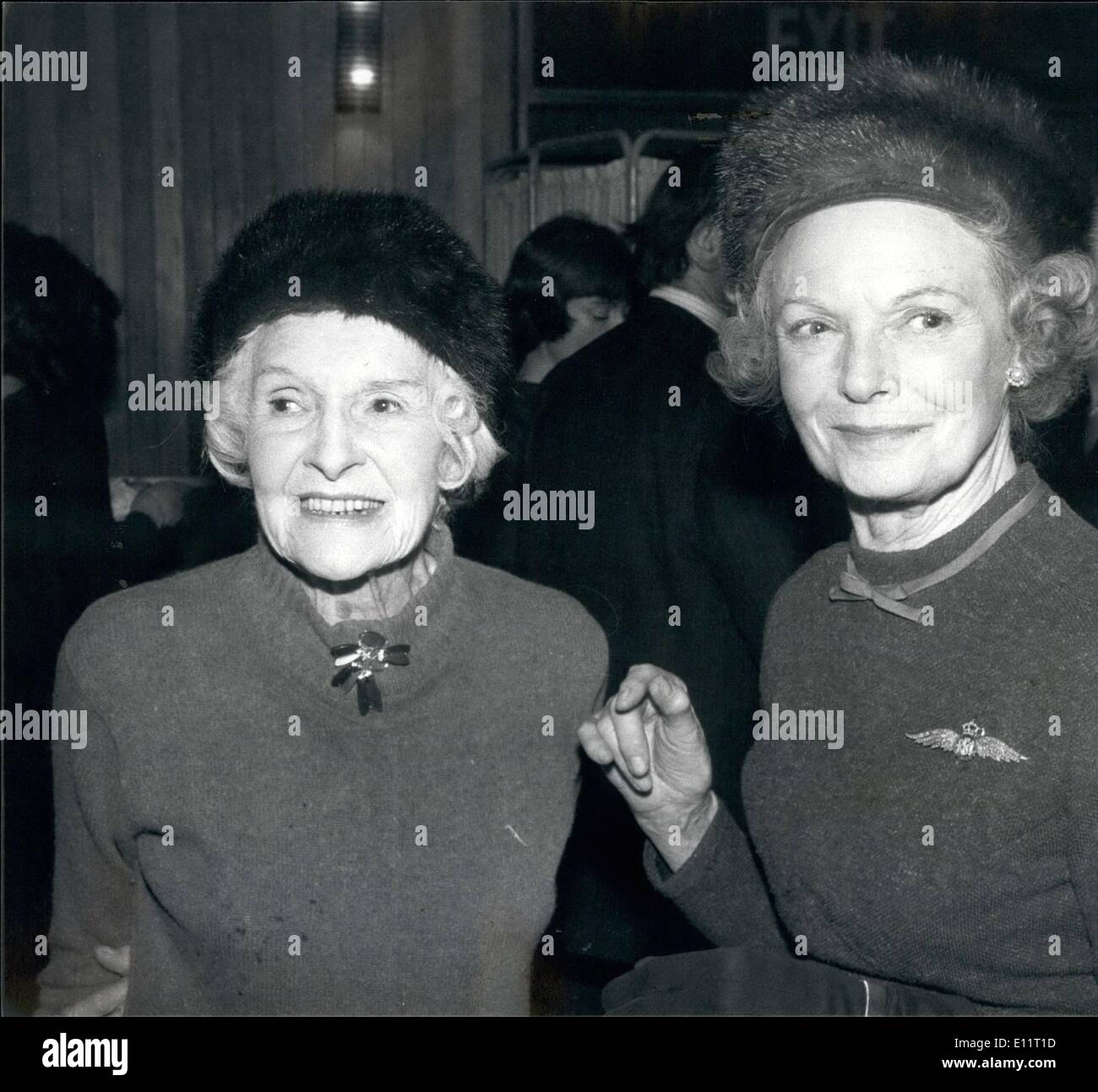 Launch with a machine gun to cambrai hi-res stock photography and ...