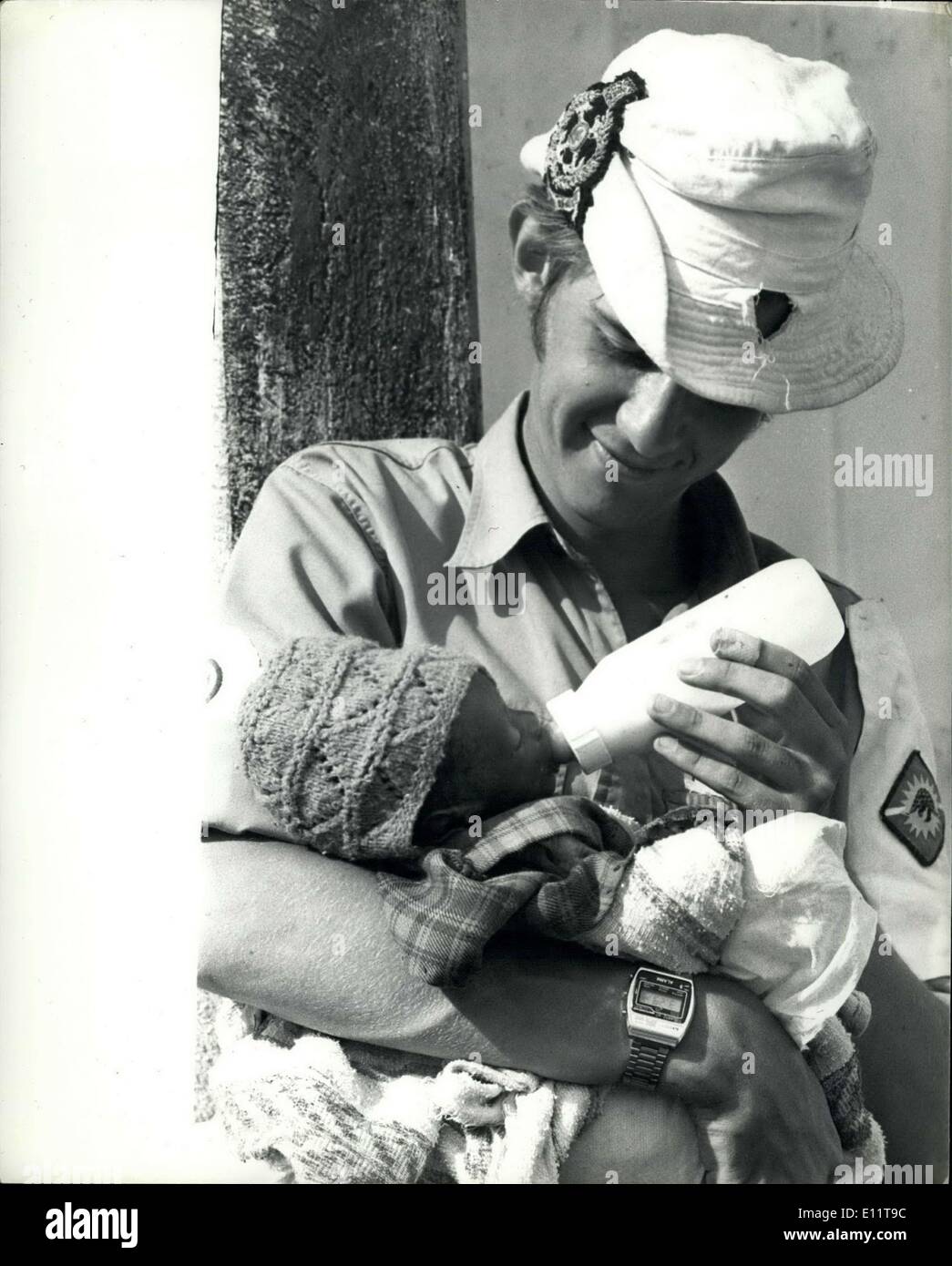 Feb. 11, 1980 - A Helping Hand From The Army In Rhodesia. Photo shows ...