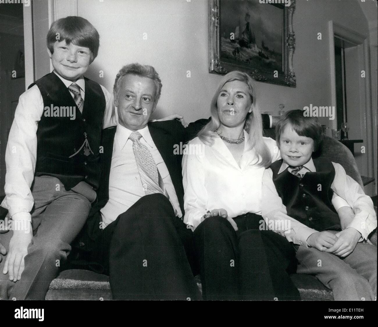 Richard tarling reunited his family hi-res stock photography and images ...