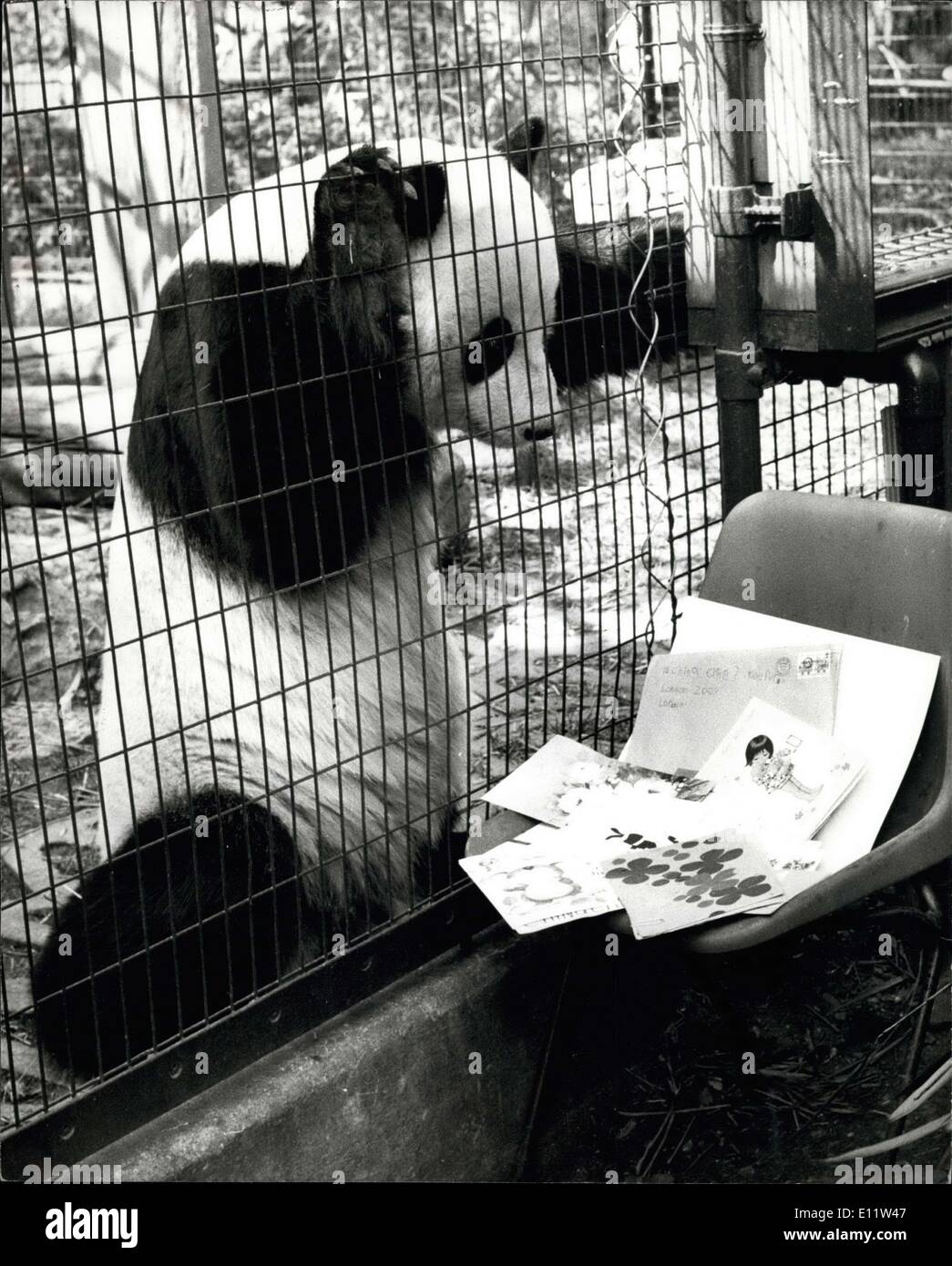 Apr. 08, 1980 - Get well cards for ching ching: Chia chia, London zoo's ...