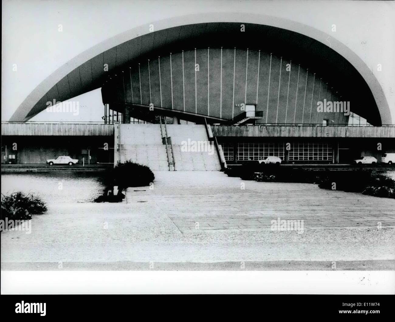 May 05, 1980 - CONGRESS-HALL OF BERLIN COLLAPSED With a hollow rumble ...