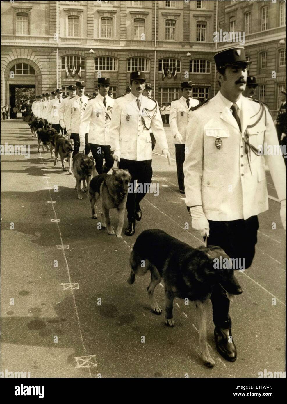 Police 1980 hi-res stock photography and images - Alamy