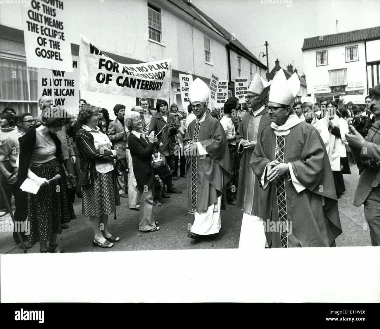 Most rev robert runcie hi-res stock photography and images - Alamy