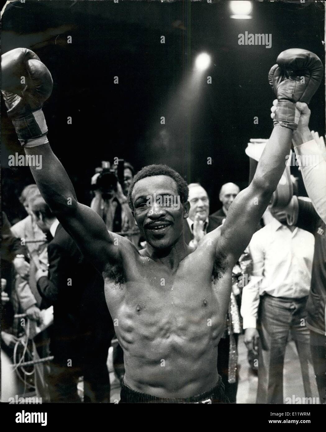 Jun. 06, 1980 - Maurice hope retains his title.: Photo shows World ...