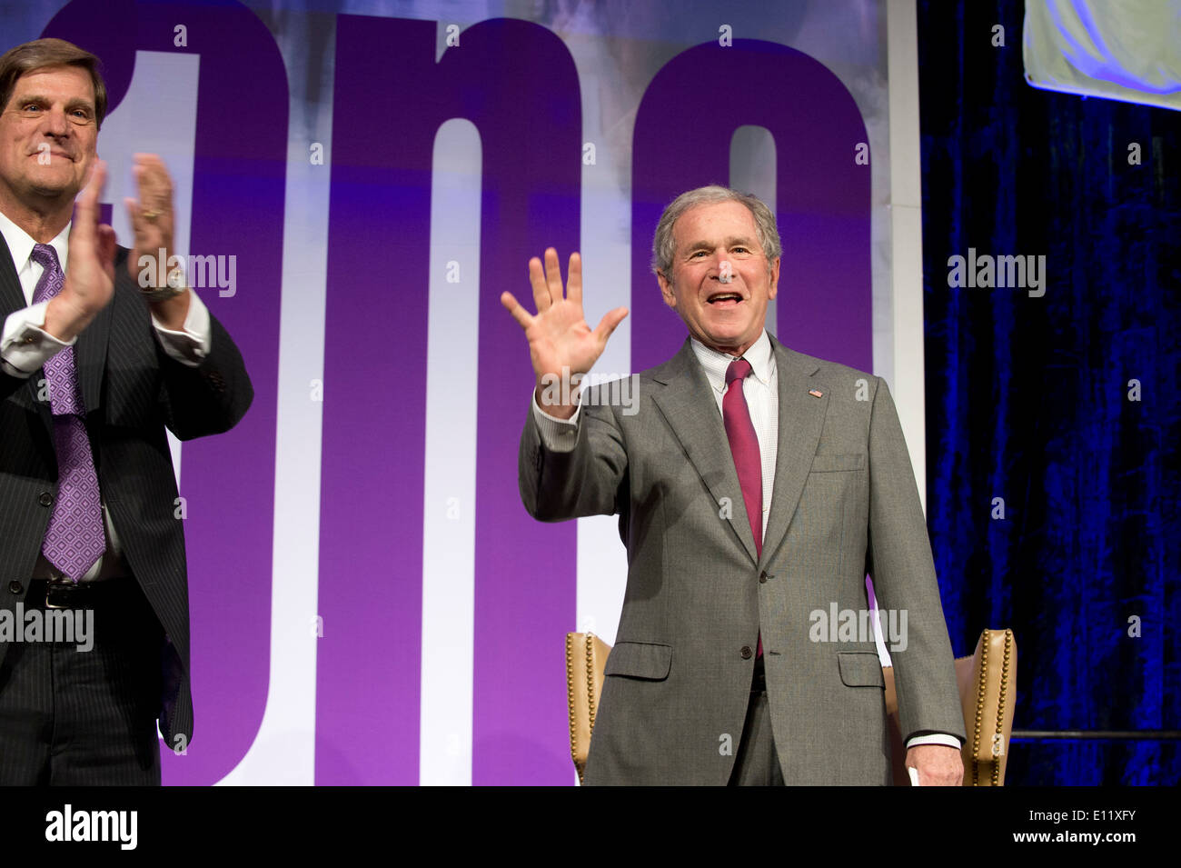 George w bush waves hi-res stock photography and images - Alamy