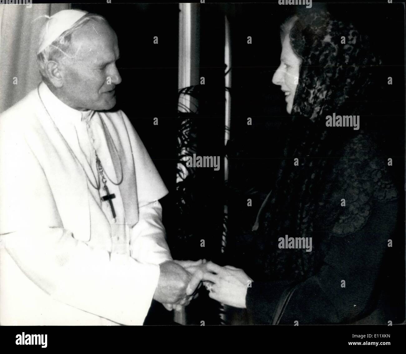 Mrs thatcher thatcher meets pope hi-res stock photography and images ...