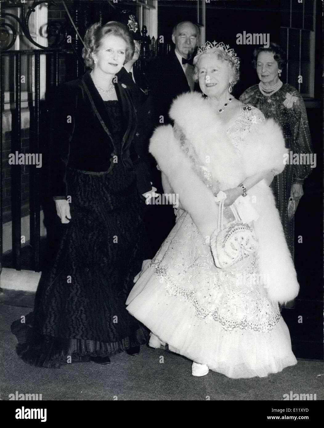 Nov. 12, 1980 - The Queen Mother goes to No. 10 for Dinner: Queen ...
