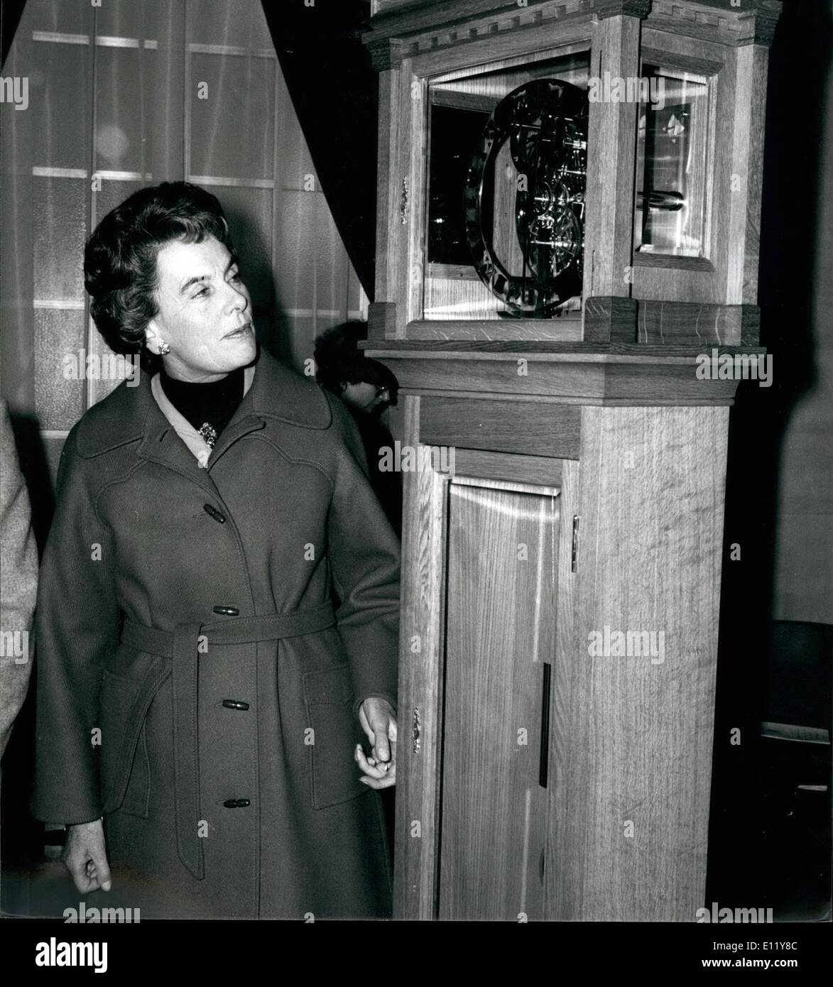 Dec. 12, 1980 - Countess Mountbatten Receives Gift of Clock Made from ...
