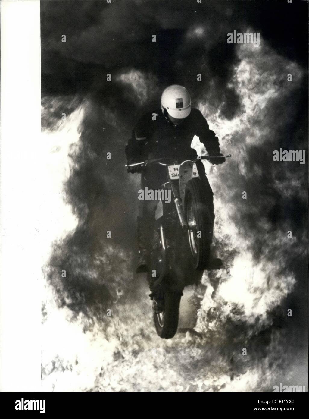 Joan collins during hi-res stock photography and images - Alamy