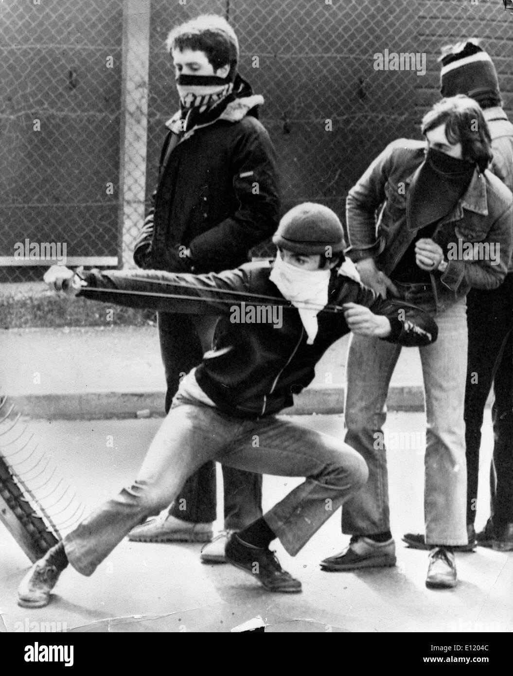 Derry riots Black and White Stock Photos & Images - Alamy