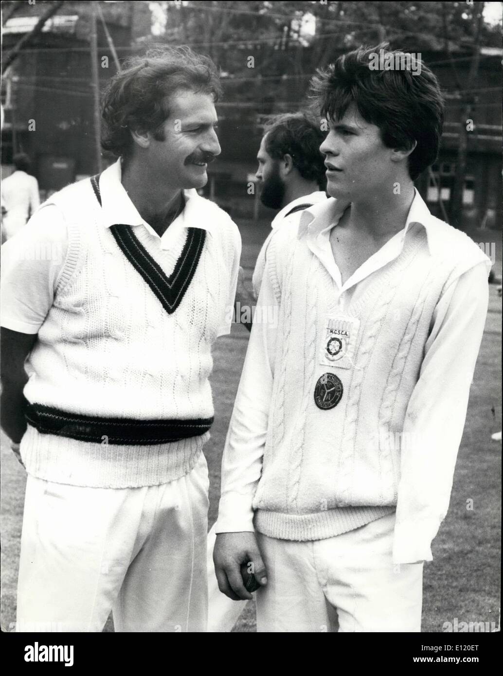May 05, 1981 - One-armed Paul Crump meets his hero Dennis Lillee: Paul Crump the one-armed 16 ...
