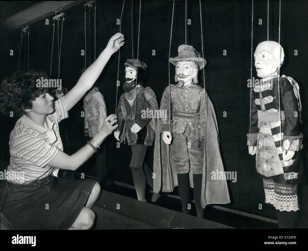 Marionettes hi-res stock photography and images - Alamy