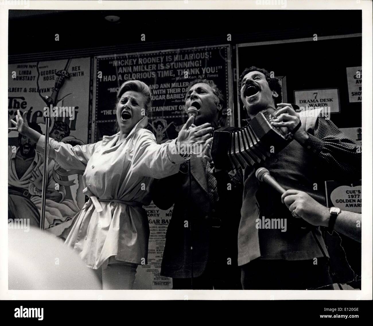 May 20, 1981 - New York City: Shubert Alley - Cast and friends of the ...