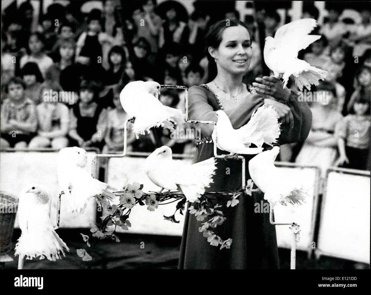 Oct 10 1981 europes youngest circus director hi-res stock photography ...