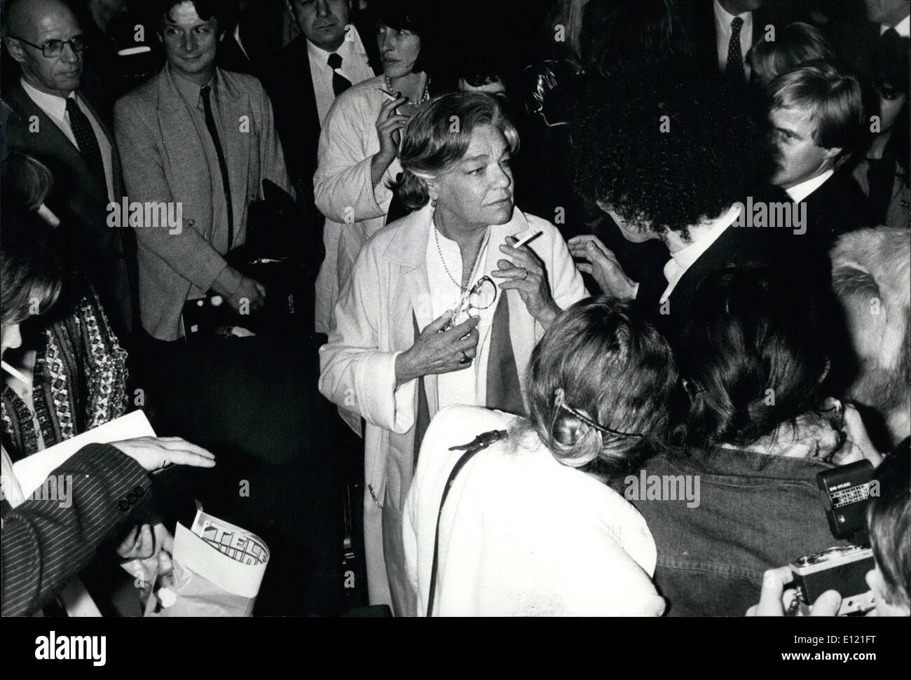 Simone signoret yves montand hi-res stock photography and images - Alamy