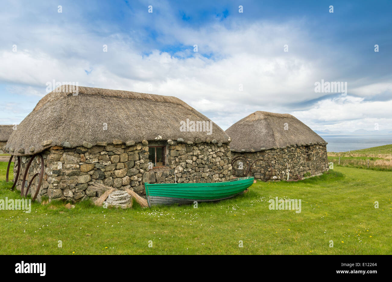 Stone scottish cottages hi-res stock photography and images - Alamy