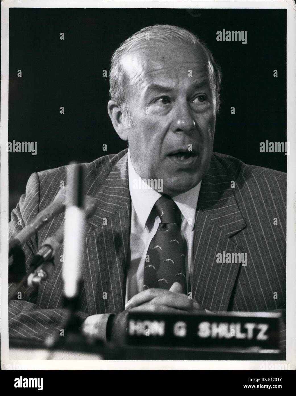 George schultz testifies hi-res stock photography and images - Alamy