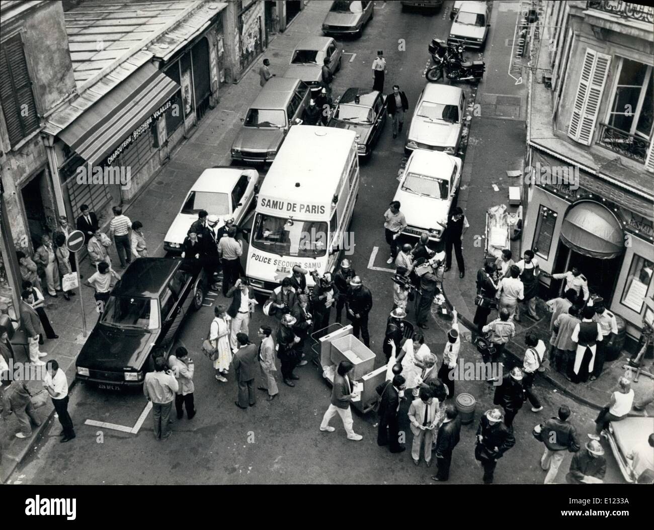 Attent rue des rosiers a paris hi-res stock photography and images - Alamy