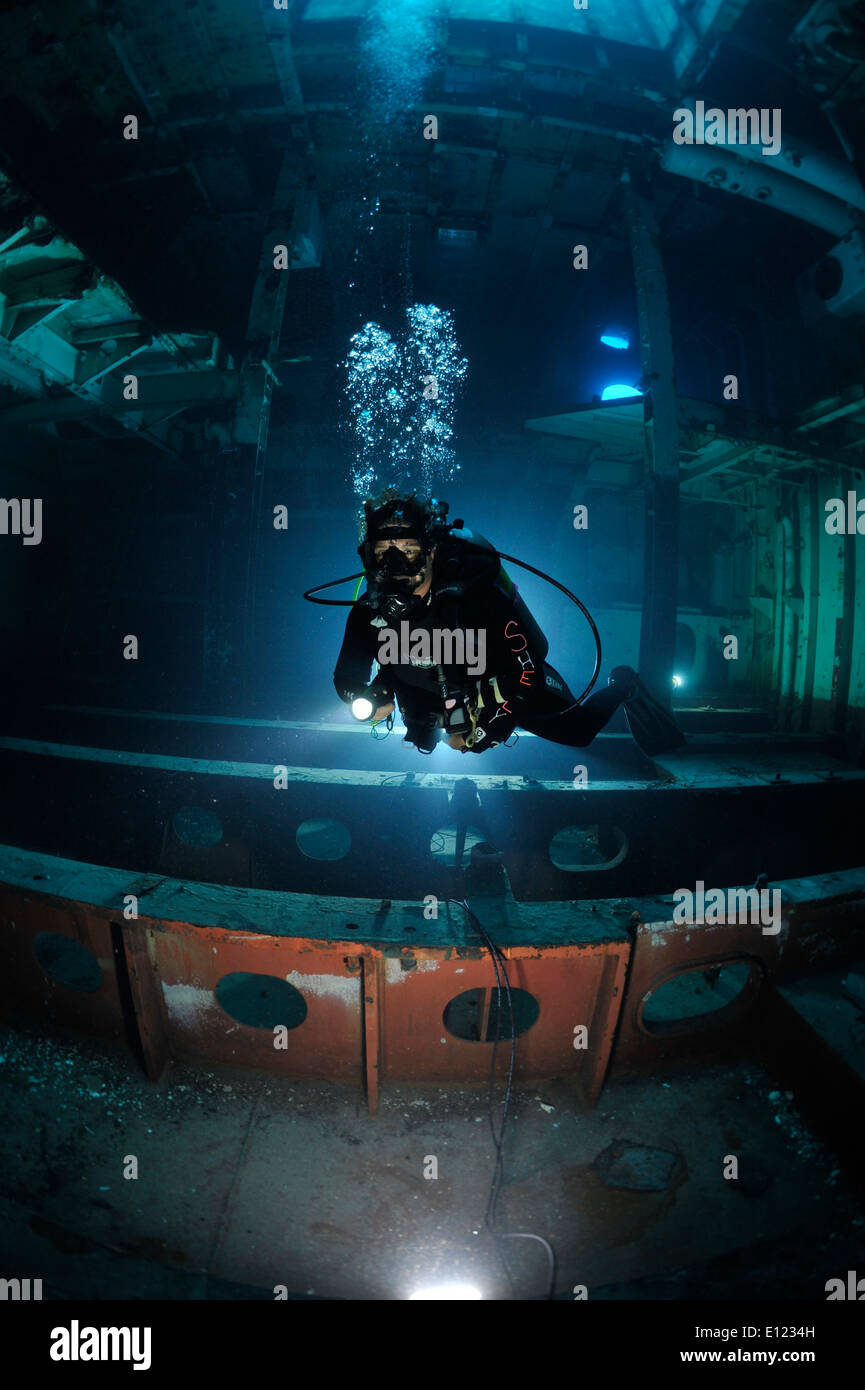 Wreck diver hi-res stock photography and images - Alamy