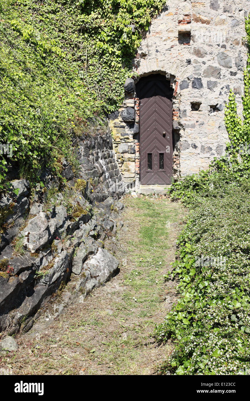 Medieval castle door hi-res stock photography and images - Alamy