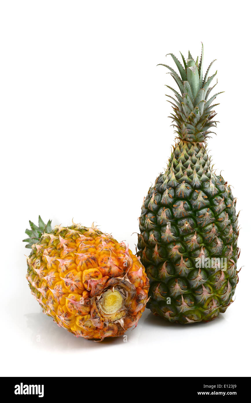 Yellow pineapple plant hi-res stock photography and images - Alamy