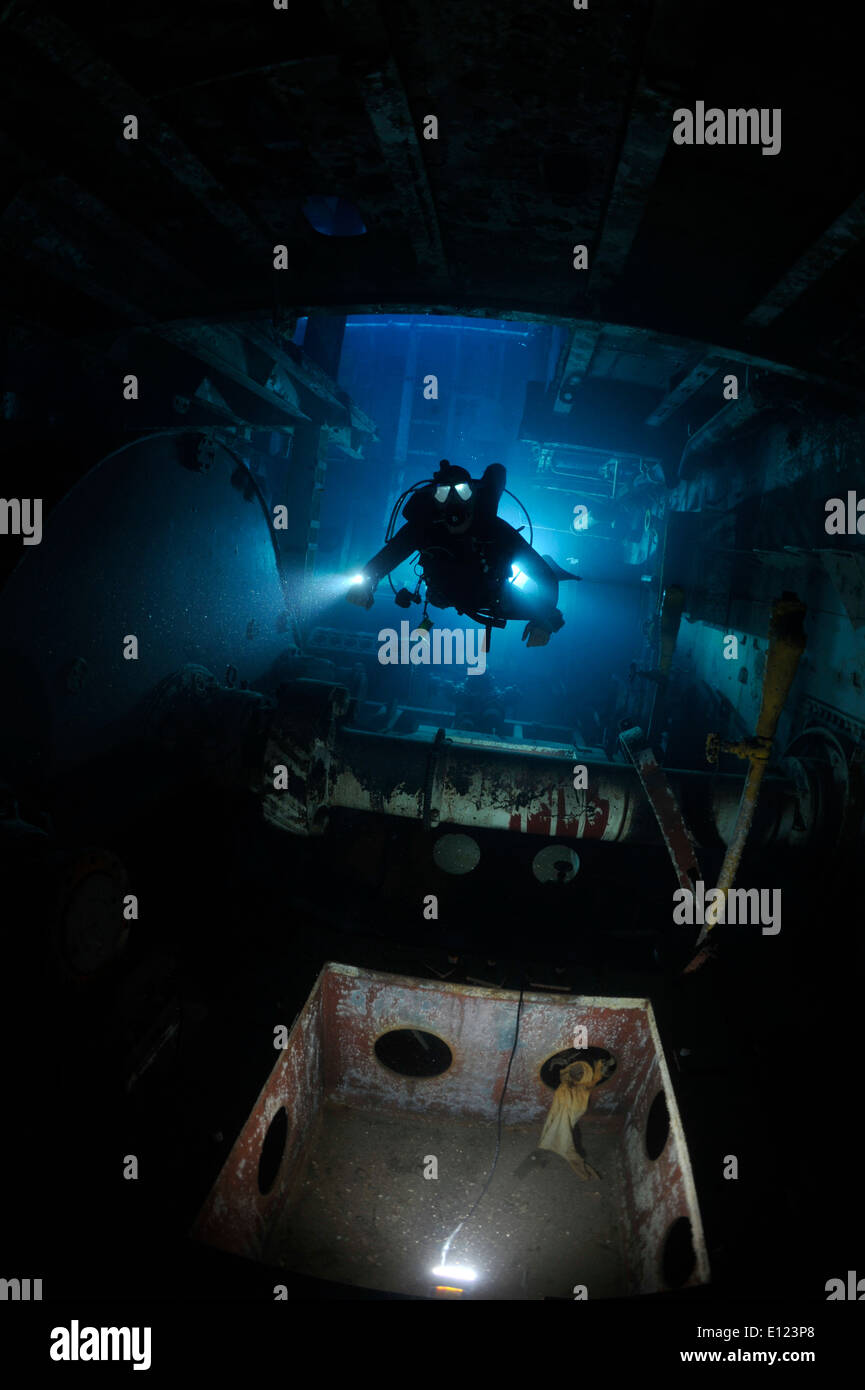 Scuba diver boat hi-res stock photography and images - Alamy