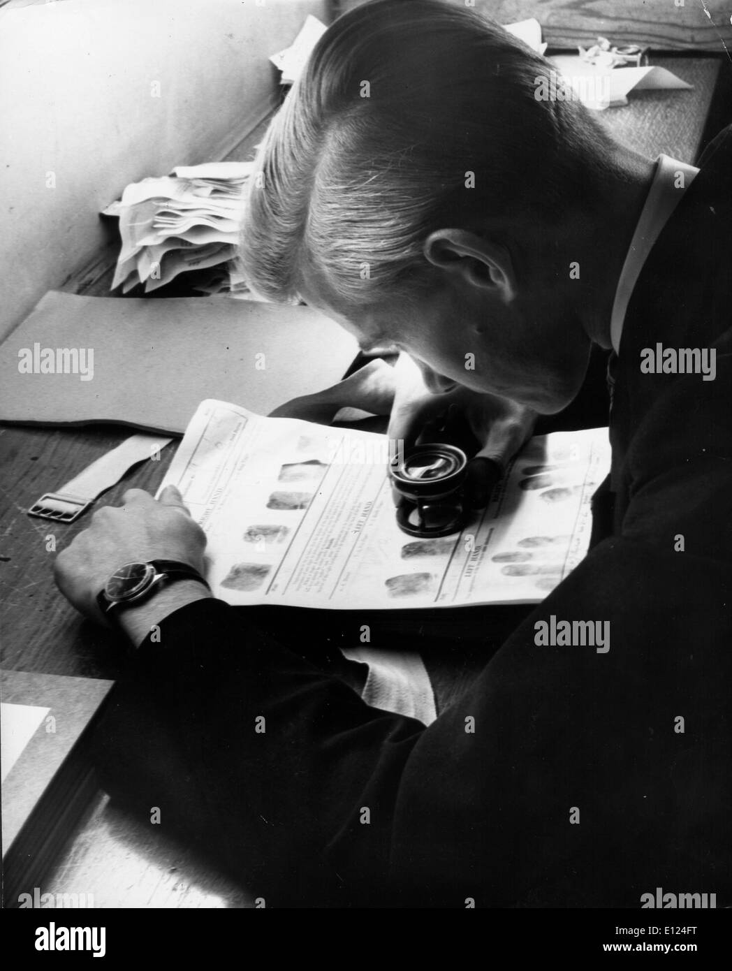 Scotland Yard - An Officer examines fingerprints Stock Photo - Alamy