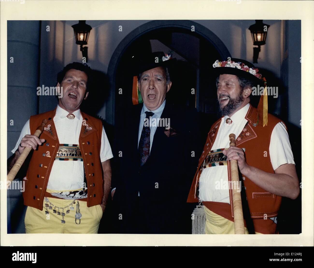 Dec. 12, 1990 - Actor Anthony Quinn - Middle Dead Actor Stock Photo - Alamy