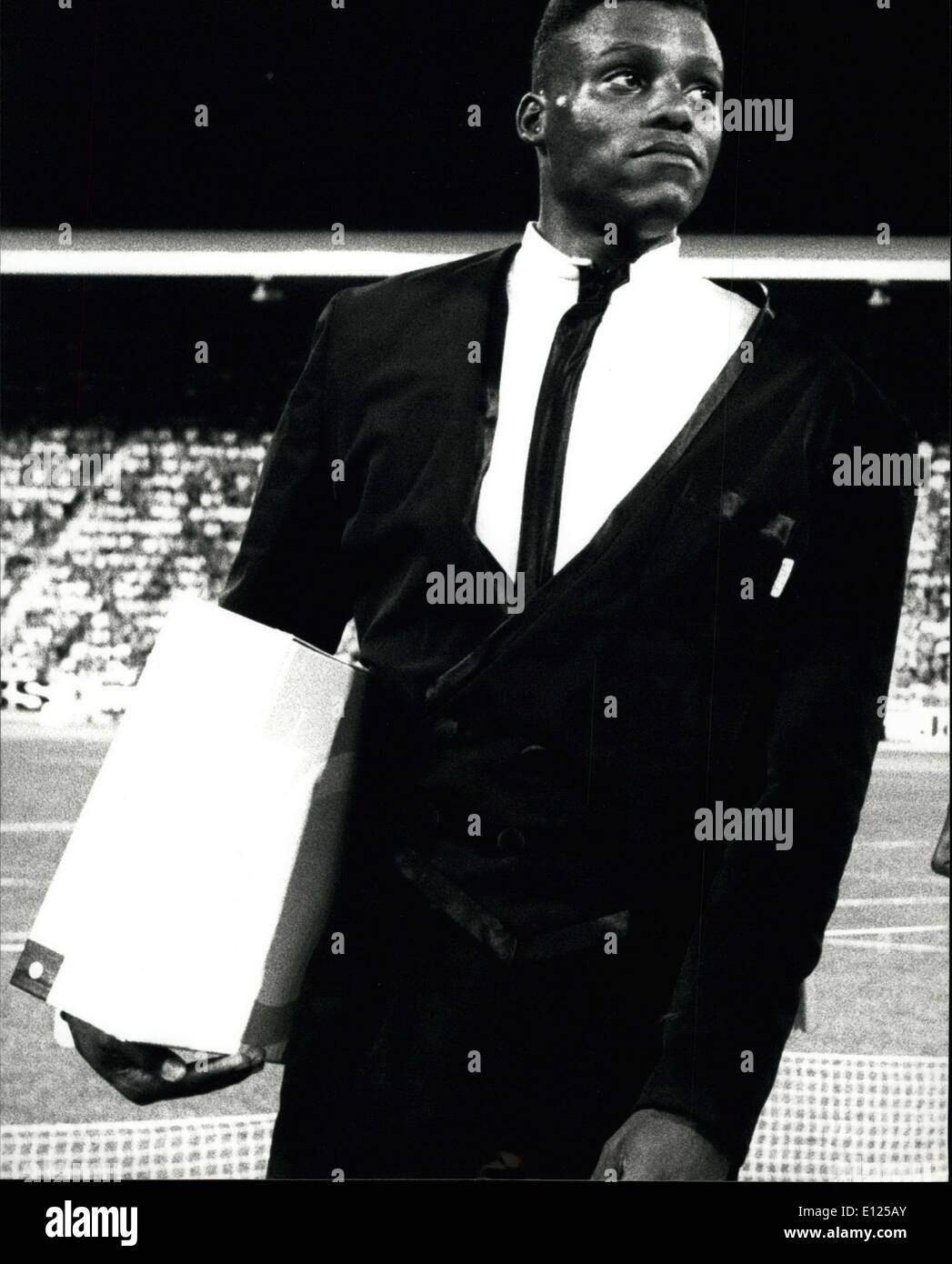 Carl lewis in relay hi-res stock photography and images - Alamy