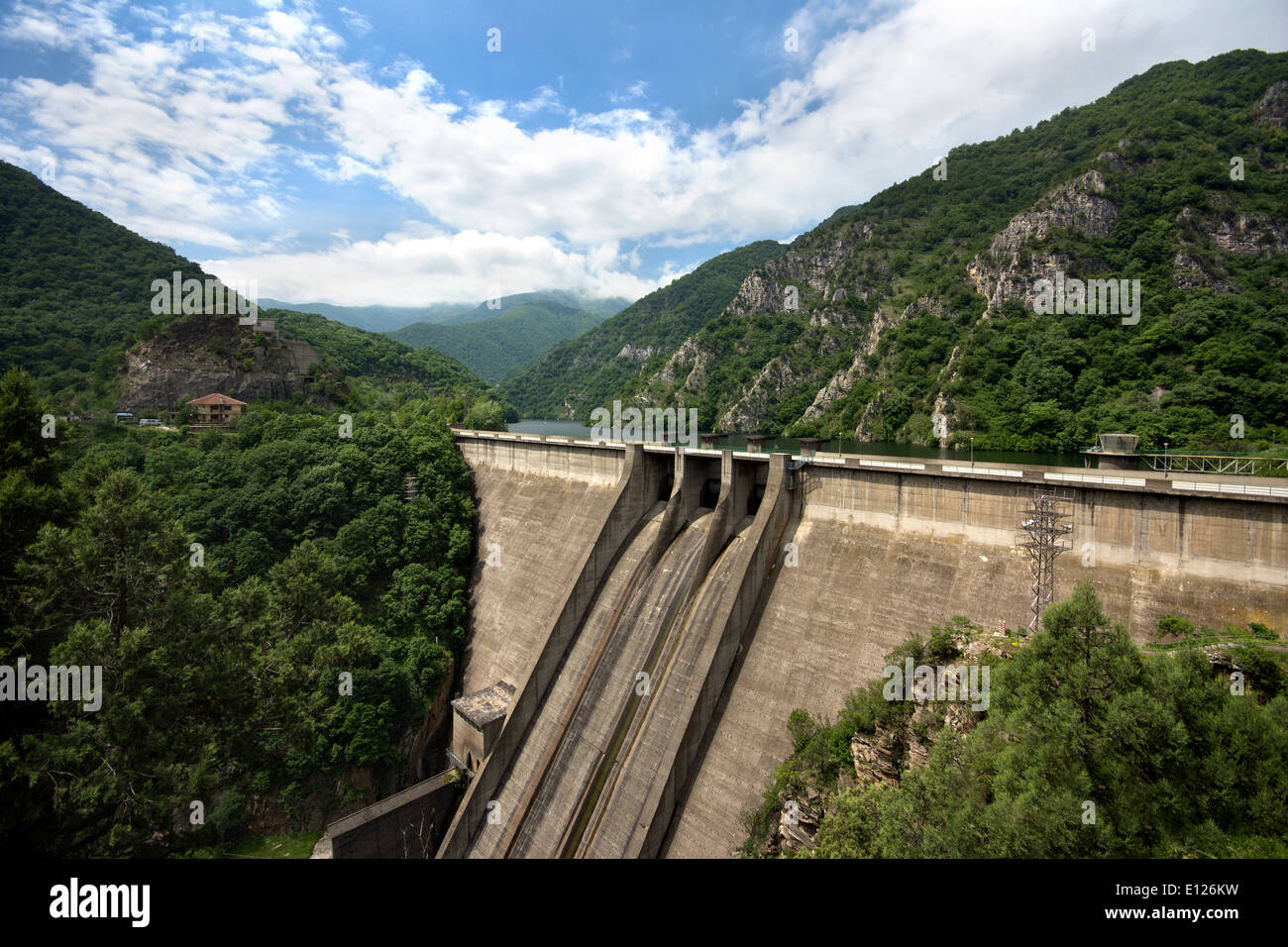 Dam wall hi-res stock photography and images - Alamy