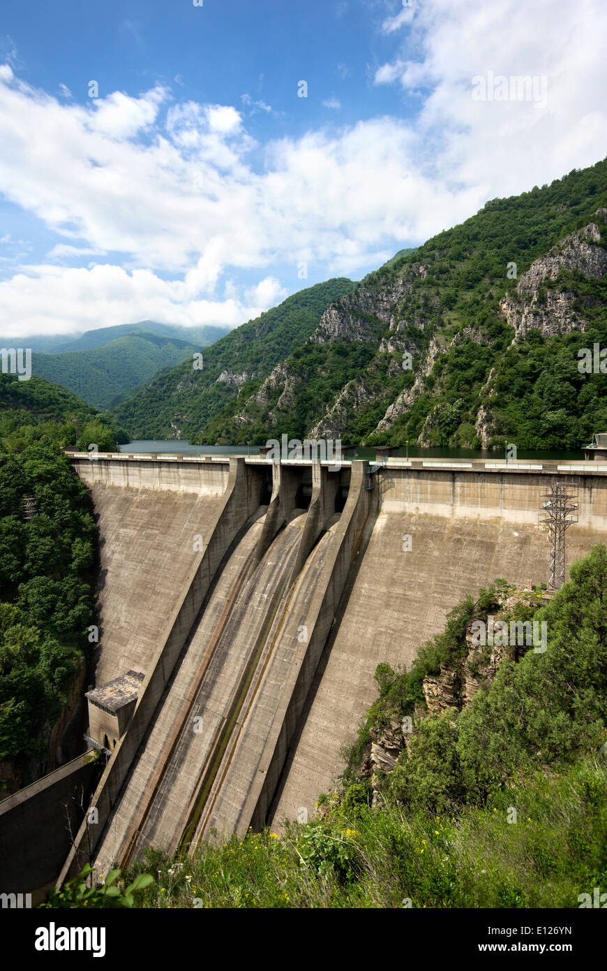 Dam wall hi-res stock photography and images - Alamy