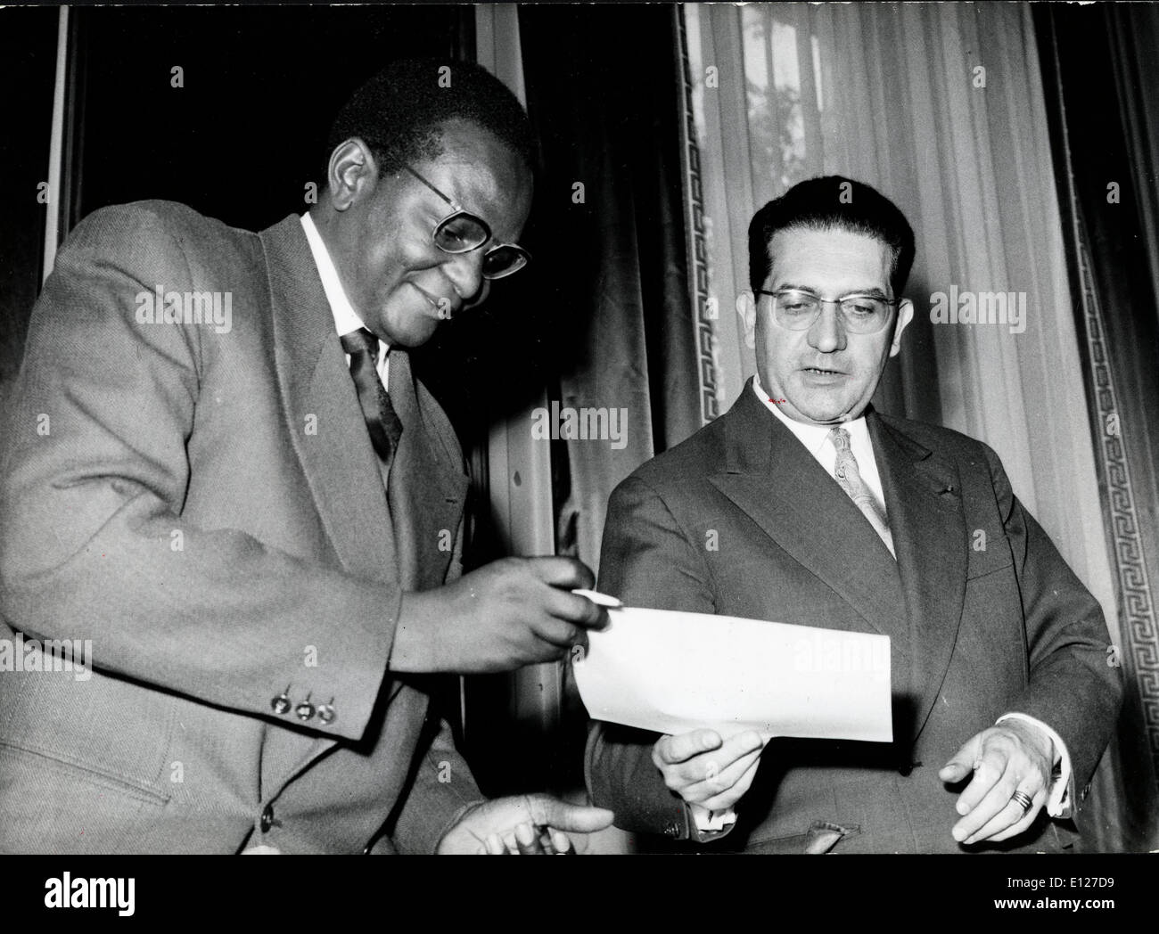 President hamani hi-res stock photography and images - Alamy